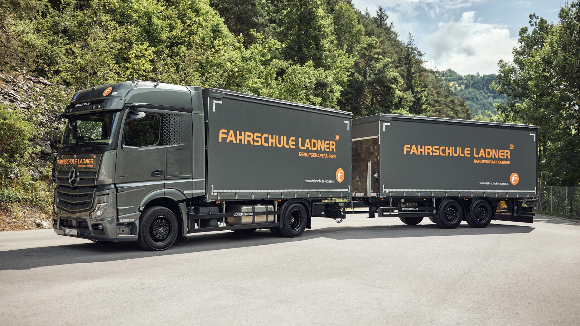 Lkw Mit Anhanger 7 Buchstaben